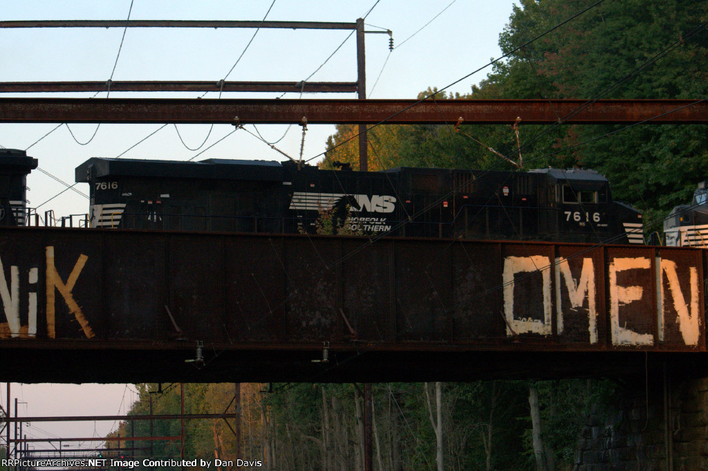 NS ES40DC 7616 trails on 17G